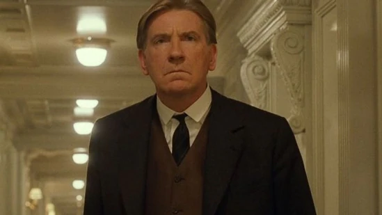 Aktor veteran Inggris David Warner, bintang The Omen and Tron ...