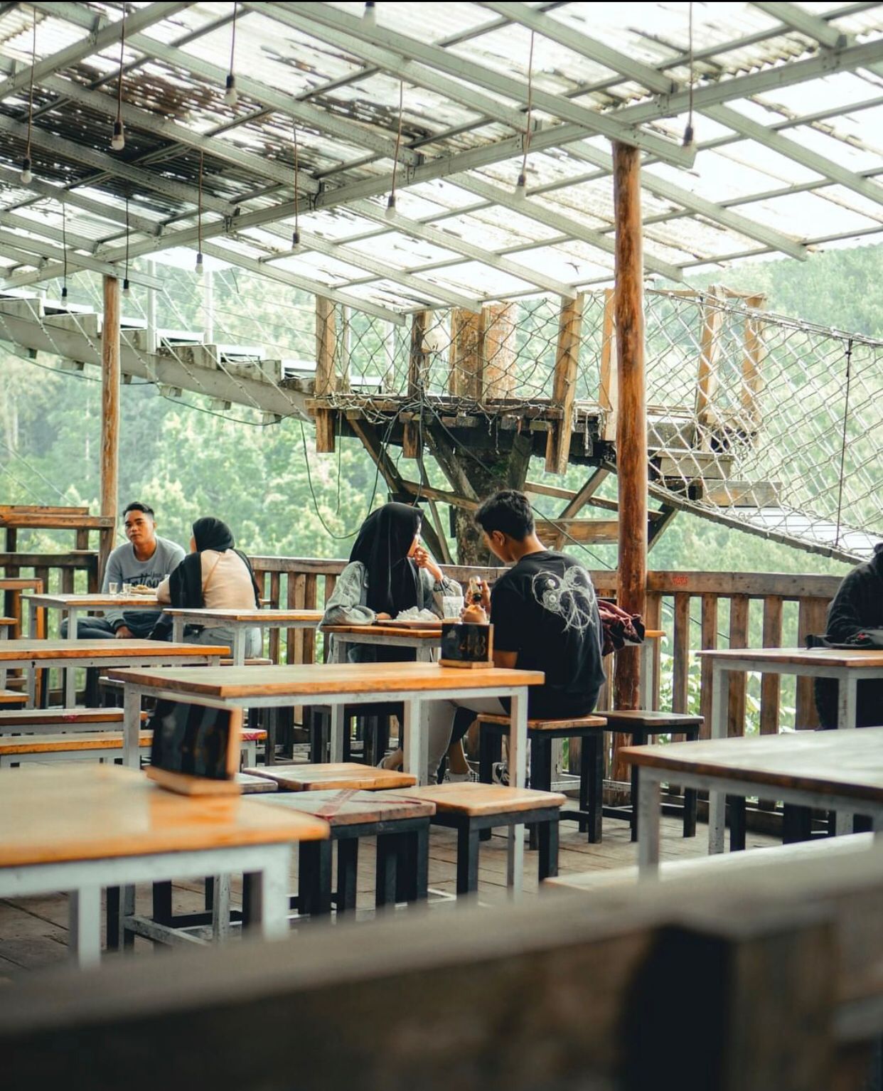 Menikmati Kopi Di Forest Kopi Batang Yang Letaknya Di Ketinggian 1000 ...