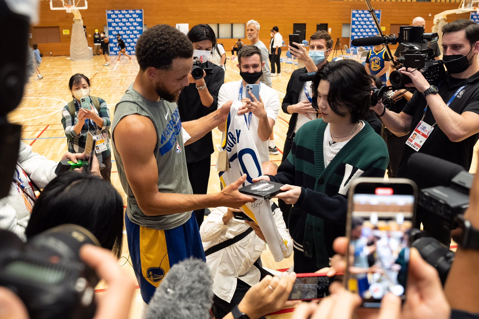 SUGA BTS DAN STEPHEN CURRY DI NBA JAPAN GAMES | Jateng Live